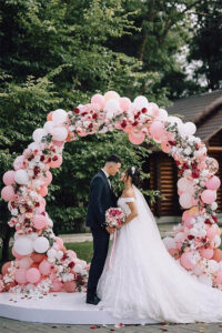 34 Ways to Style Balloons on Your Big Day – ChicWedd